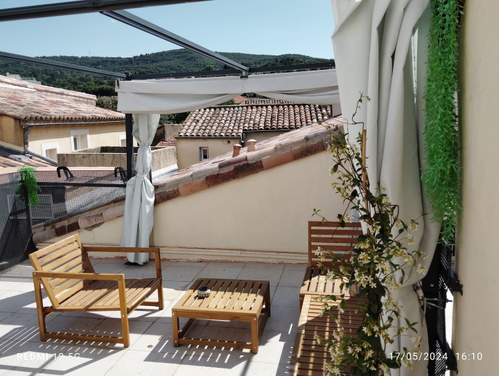 Un Nid Sur Les Toits Avec Terrasse - Apt