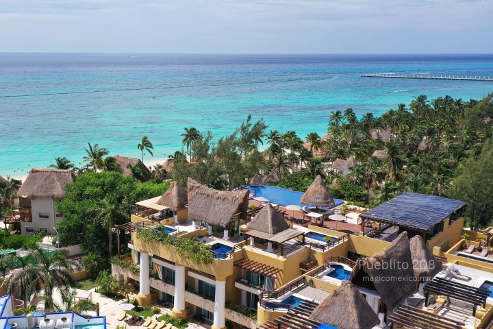 Fabulous Condo Steps From The Beach And 5th Ave, Rooftop Pool - Playa del Carmen