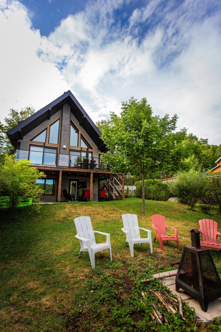 L'ensoleillé, Lakefront, Skiing - Quebec