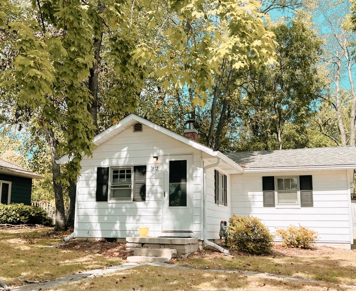 Sunshine Cottage - Stay In The Heart Of It All! - Bloomington