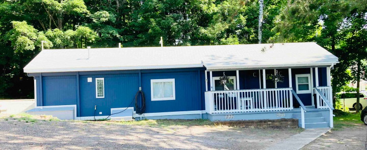 "Little Betsy" Conveniently Located 2 Bedroom - Peninsula, MI