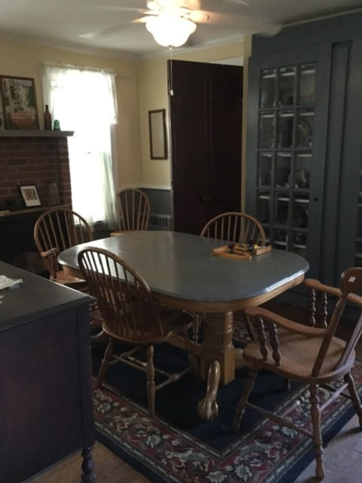 Large Mid Century
4 Bedrooms Sleeps 10 Single Big - Williamsport, PA