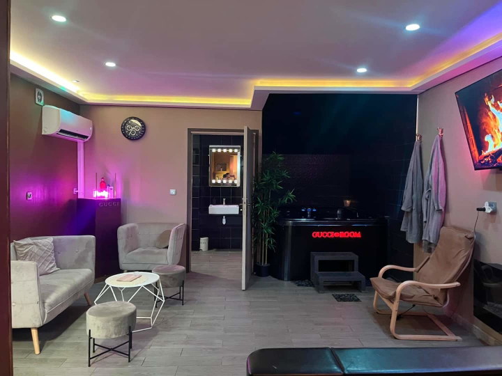 Spa Privatif Avec Jacuzzi Chauffé à Lille - Lille, France