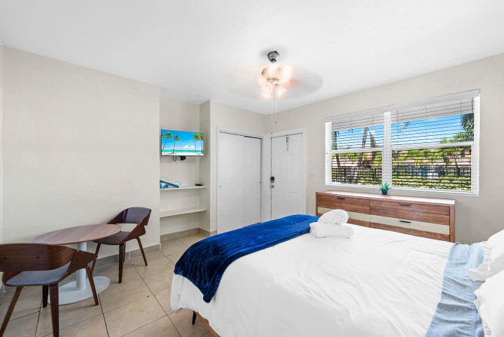 Cozy Studio In Lake Worth With Pool - Boynton Beach, FL