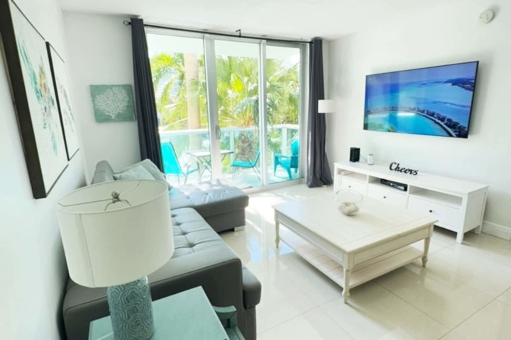 Direct Beach Access Condo In Hollywood - Hollywood, FL