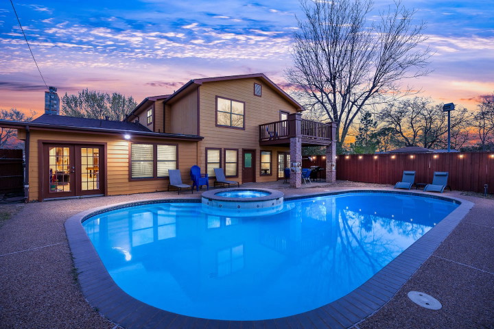 Pool/spa, 2 Game Rooms, 6 Bedrooms, 6 Bathrooms - Irving, TX