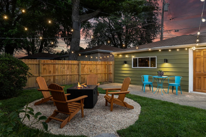 Retromodern Bungalow | Pet Friendly | Free Parking - Oak Park, IL