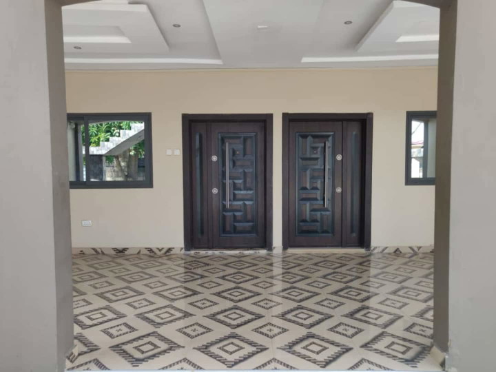 Executive Modern House In New Achimota (Mile 7) - Ghana