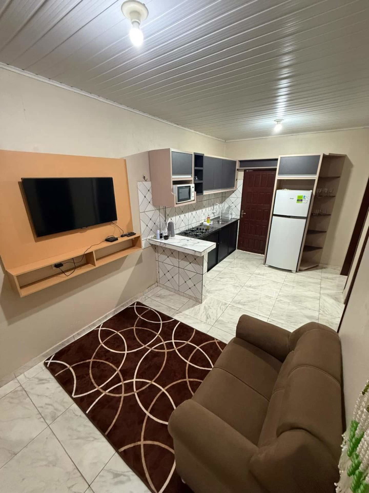 Kitnet Espaçoso Com 2 Quartos. - Santarém