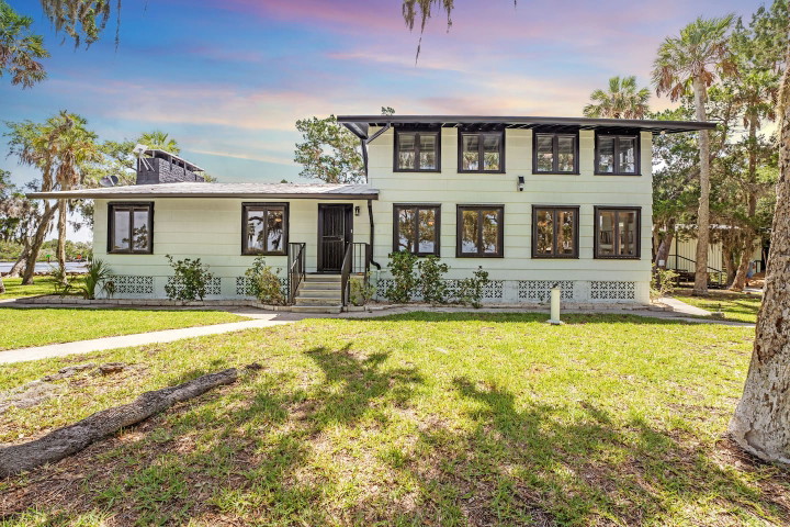 Private Waterfront Island Lodge - Homosassa