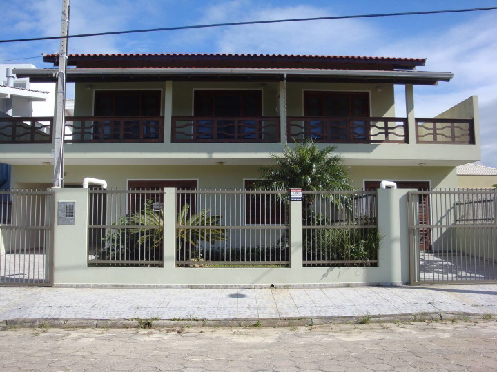Casa A 80m Do Mar, Praia De Zimbros - Sc - Bombinhas