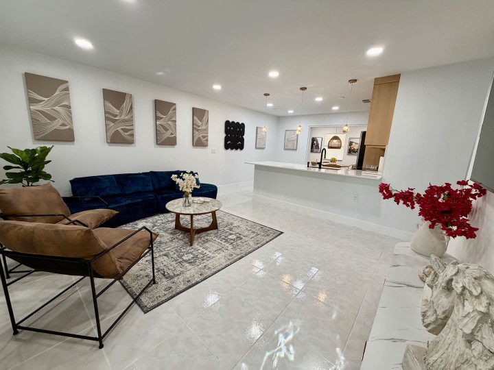 Bright Modern Home Near Downtown With Hot Tub - West Palm Beach, FL