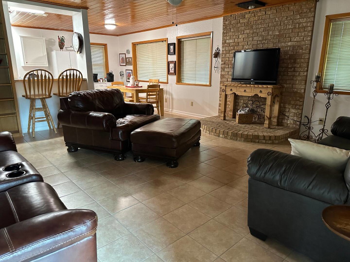 Feel At Home Near Lk Palestine - Chandler, TX