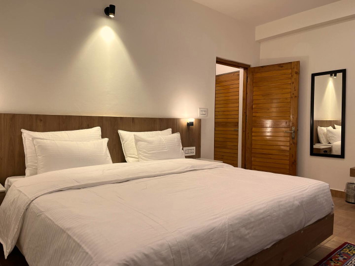 Doksa Homestay 101 | Pvt Apt W/ Kitchen & King Bed - India