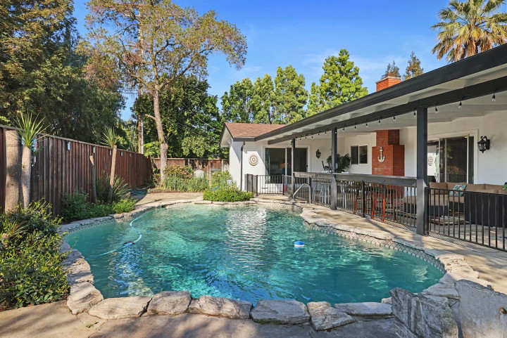 Spacious 5-bedroom Home | Pool | Family Friendly - Modesto, CA