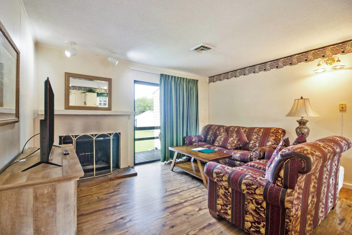 Cabin Days, Waterfall Trails & Mountain Air - Crossville, TN