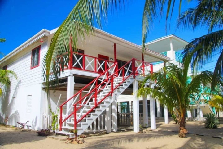 2 Bedroom Home Right On The Placencia Sidewalk - Placencia