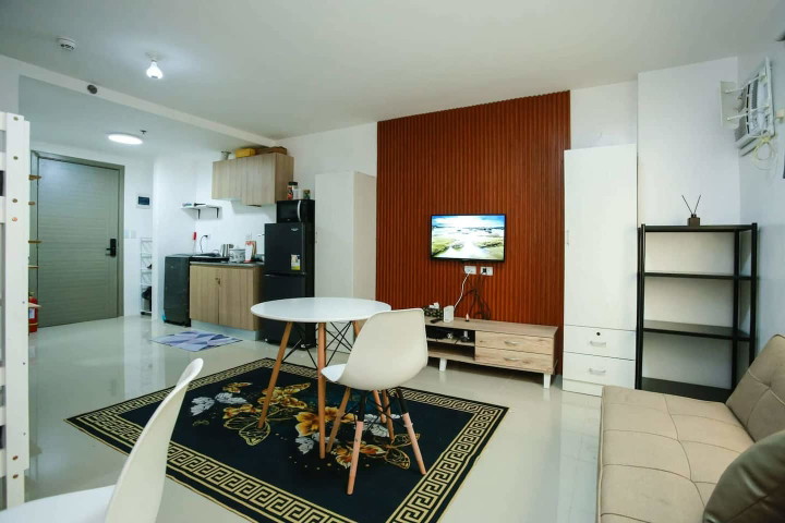 Iloilo River Condo Near Universities & Hospital - Iloilo City