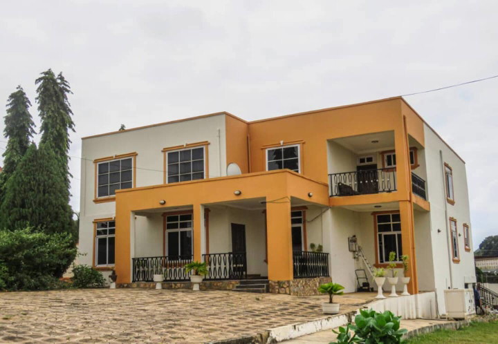 Affordable Modern Architectural House-entire House - Kumasi