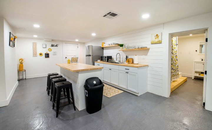 Spacious Basement Near Dt/fwy/utep - El Paso, TX