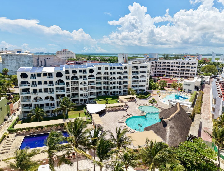 Hotel Zone Beachfront Studio 215 - Beach & Pools - Cancún