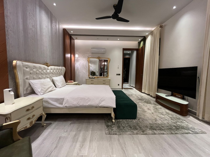 Ultra Modern Private House | 4bhk | Pool | Dha 1 - Lahore