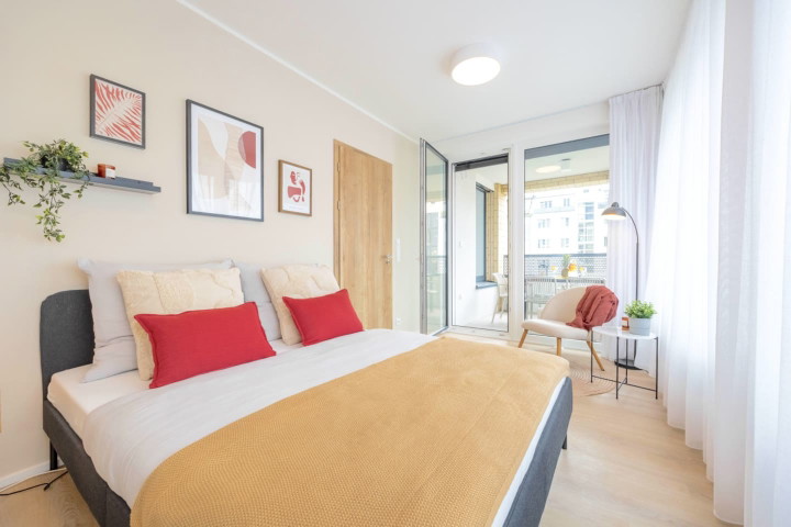 Bright 2br 4th Floor Balcony Free Parking - Praga