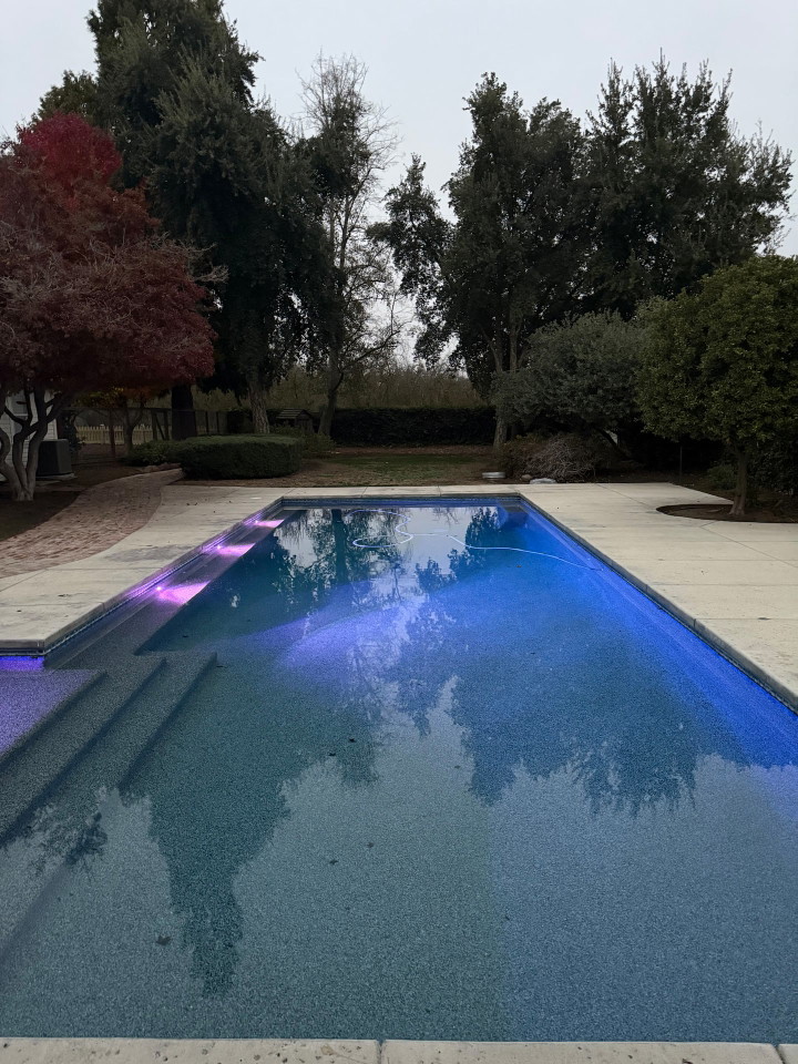 Escape To The Countryside Spacious Home With Pool - Ripon, CA
