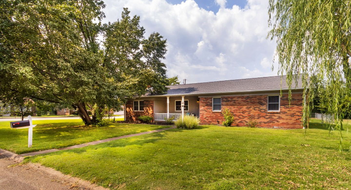 Quiet Newburgh Home, Minutes From Riverfront Walk - Newburgh, IN