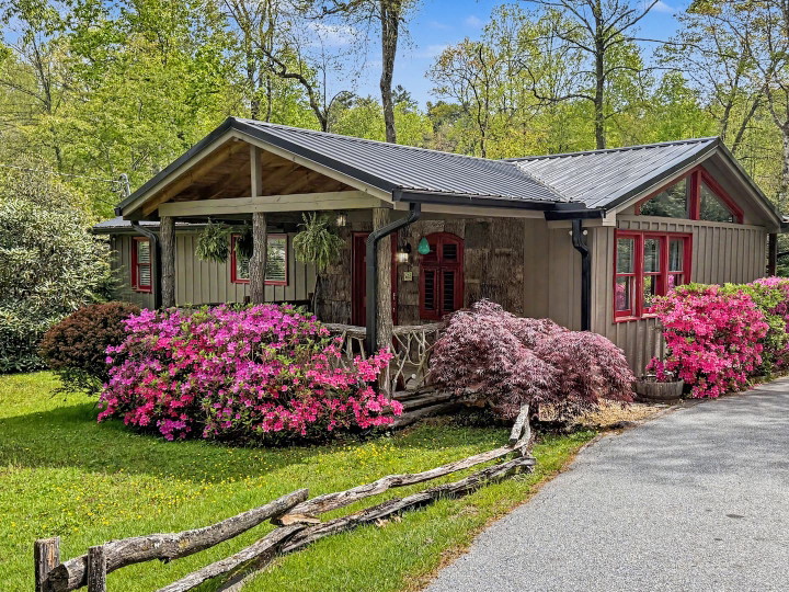 Charming Walk To Town, Great Deck, Private - Highlands, NC
