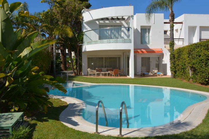 Villa 4 Chambres à Bouznika | Escapade Avec Piscine, Plage Et Golf - Maroc