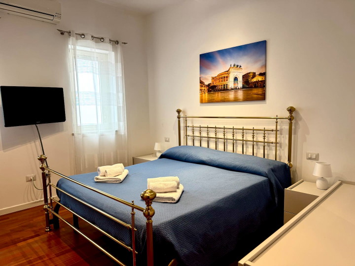 Politeama Living-centro Storico - Italy
