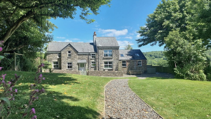 The Old Farmhouse Welcomes Guests Looking For A Luxurious, And Laid-back Escape! - Cornwall