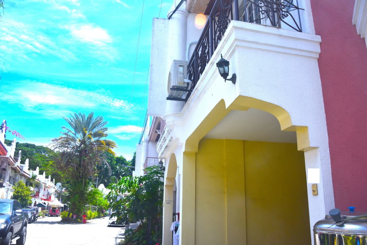 2-story House Near Airport | Netflix | Superhost - Davao City