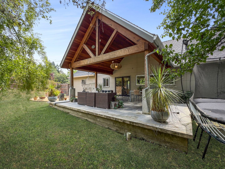 Spacious Home In The Redwoods With New Hot Tub! - Humboldt County, CA
