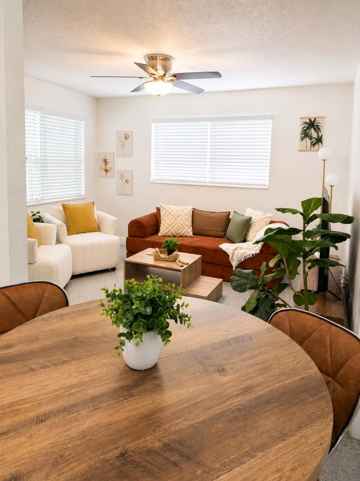 Modern Central Apt Workspace 10 Min Beach - Fort Lauderdale, FL