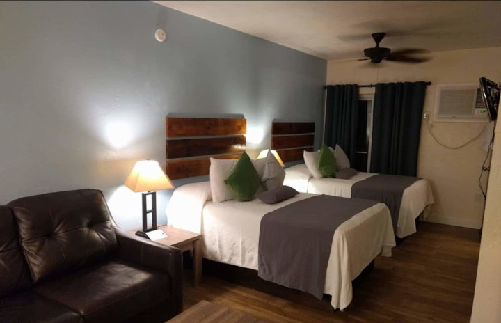 Knight's Key Suites Deluxe Double Room W/ Kitchen - Florida Keys, FL