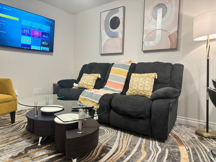 Cozy Walkout Suite Near Bus Stop - Calgary