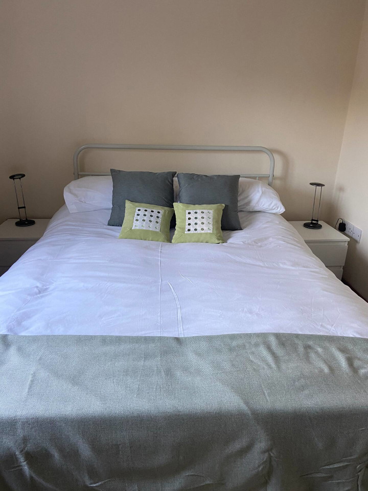 Free Secure Gated Parking - 1 Bedroom Bungalow No1 - Basildon