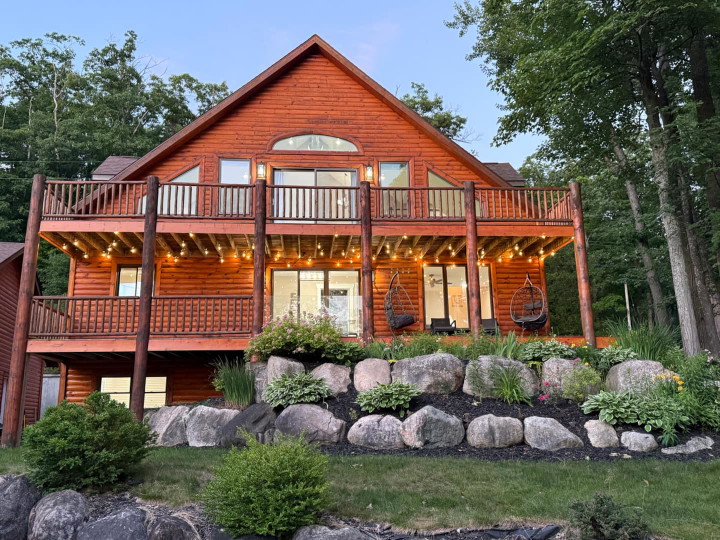 Modern Luxury Lakeview Chalet | 3br/3ba | Sleeps 8 - Gaylord, MI