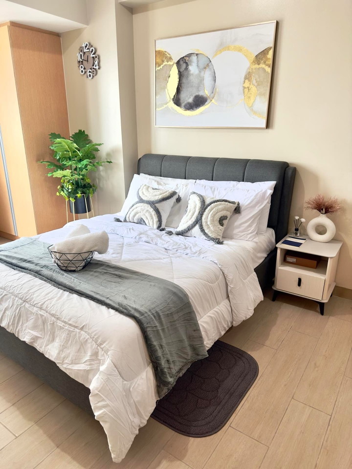 New Spacious & Stylish Condo W/ Stunning City View - Quezon City