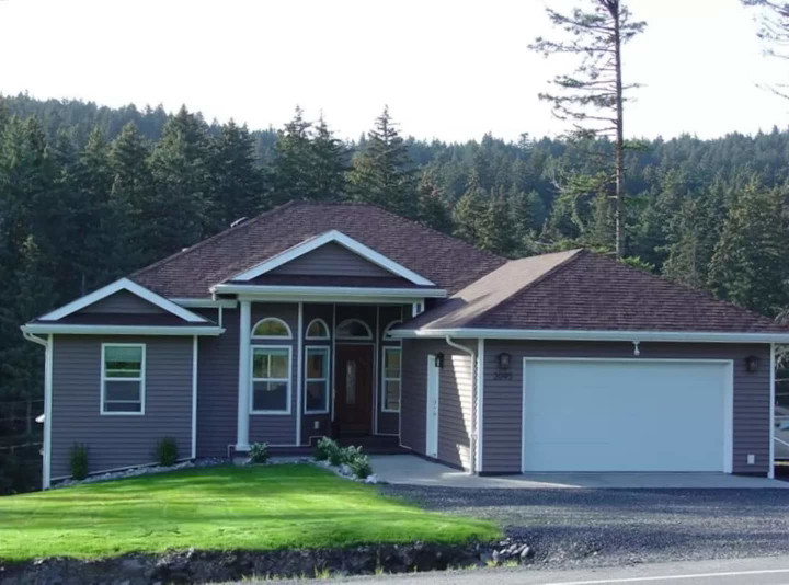 Kodiak, Alaska Executive Modern Rental Home - Kodiak, AK