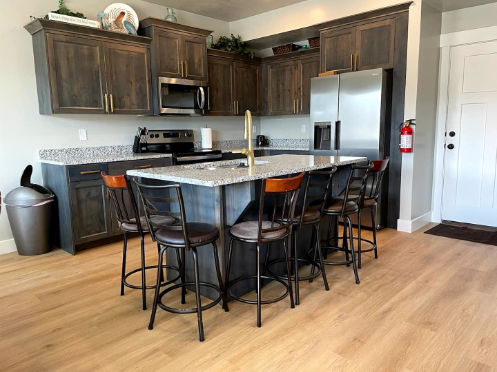 Lovely Condo! W/ Free Recreational Vehicle Parking - Garden City, UT
