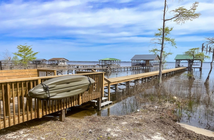 The Mayfly Inna Waterfront Retreat - Lake Waccamaw, NC