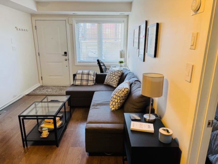 1br-laundry, Parking, 16 Mins To Union By Go - Toronto
