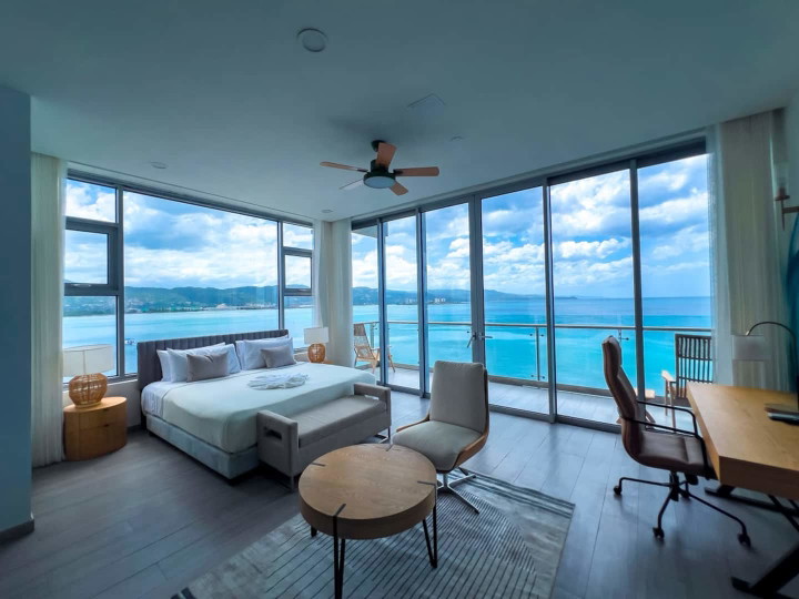 The Twilight - A Sky Harbour Superior King Suite - Montego Bay