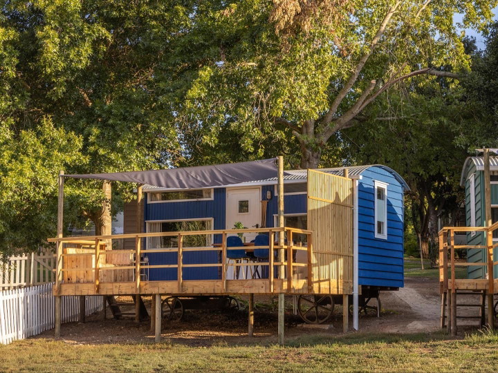 Room 9 - Shepherds Hut Heaven - Caledon