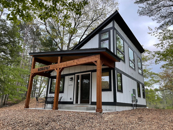Ridge Way | Walk To Glen Arbor | Pet-friendly - Glen Arbor, MI