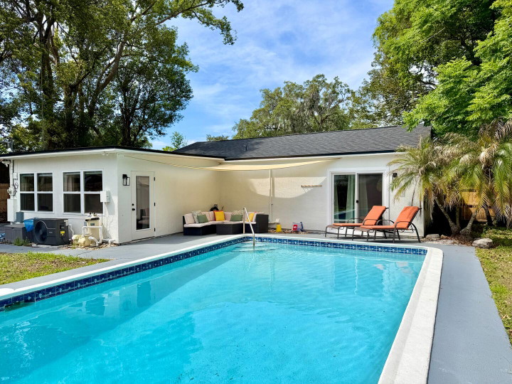 Sanford Pool Home  Golf Cart District  Sleeps 8 - Sanford, FL