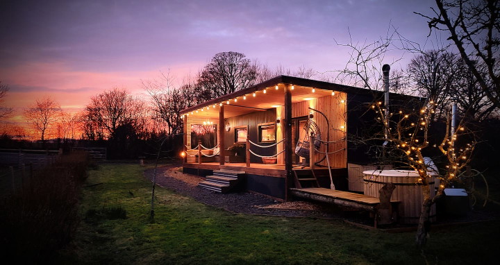 Bastle Retreats Cabin With Wood-fired Hot Tub - Écosse